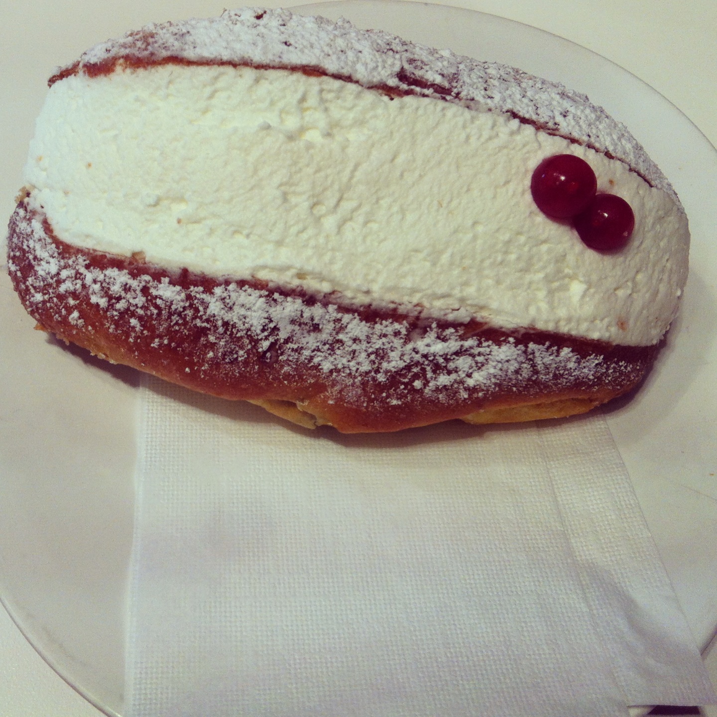 Dolce simbolo di Roma: il maritozzo - Scoutmenu